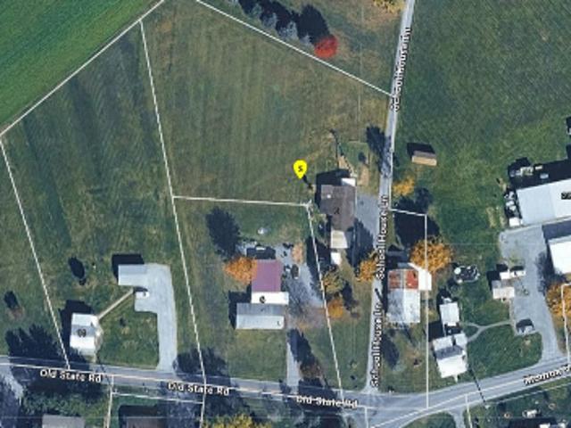 School House Ln