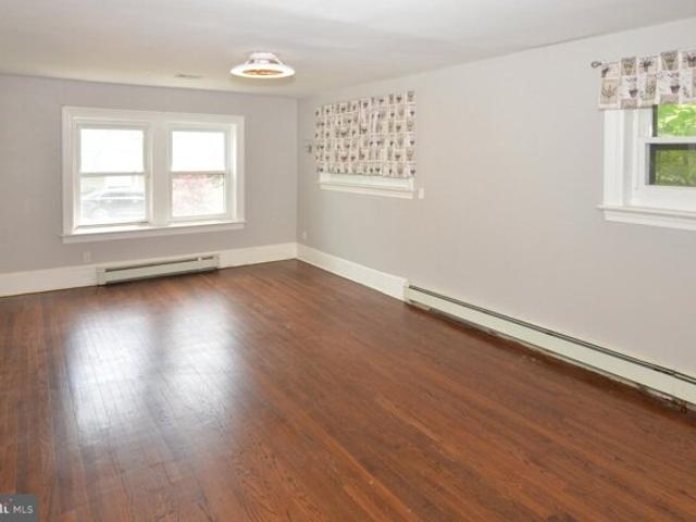 School Ln, Trenton, Home For Sale