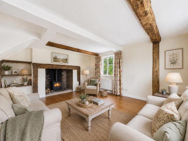 School Lane, Forthampton, Gloucester. 4 bed farm house to rent £2,750 pcm £635 pw