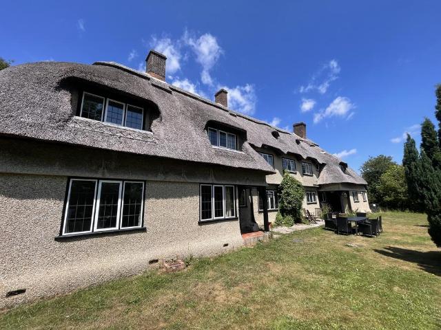 School Lane, Minstead SO43 6 bed detached house to rent £3,750 pcm £865 pw