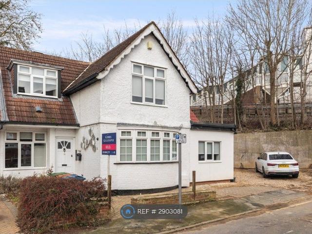 School Lane, Pinner HA5, Studio to rent, £895 pcm | PrimeLocation
