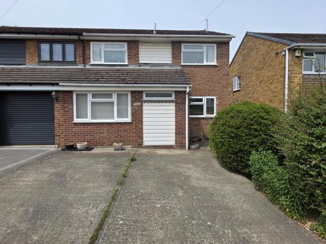 School Lane, Rochester, ME3 4 bed semi detached house to rent £1,850 pcm £427 pw