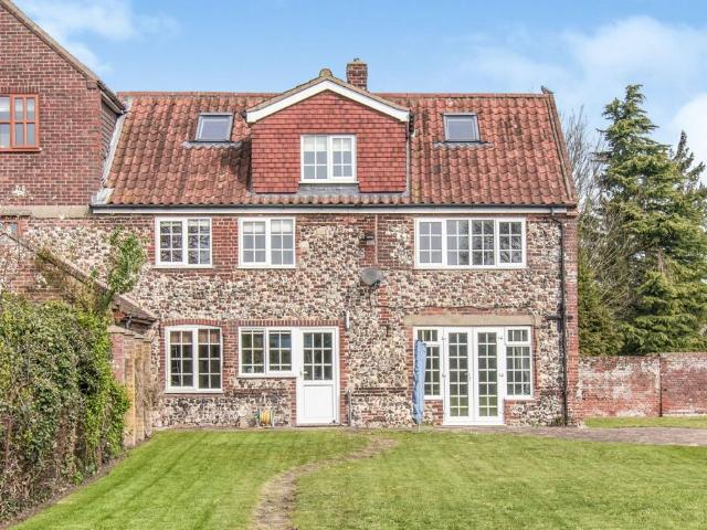 School Lane, Rockland St. Mary. 4 bed house to rent £1,525 pcm £352 pw