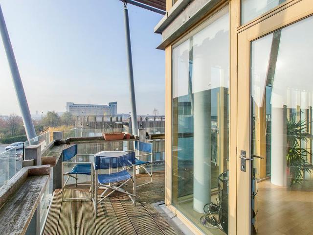 School Square, Greenwhich Millennium. 2 bed flat to rent £2,175 pcm £502 pw