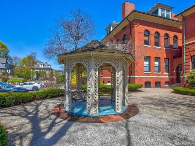 School St Apt,arlington, Condo For Sale