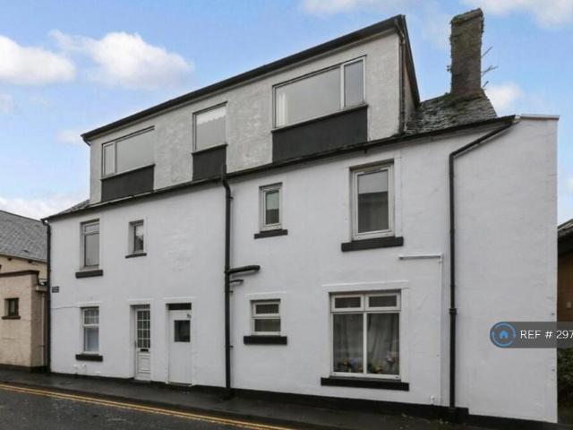 School St, Largs, KA30 4 bed maisonette to rent £1,095 pcm £253 pw