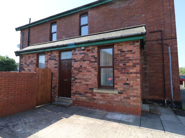 School Street, Newton Le Willows WA12, 1 bed flat to rent, £675 pcm | PrimeLocation
