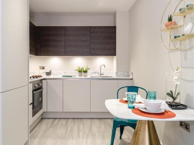School Passage, Southall, UB1 1 bed apartment to rent £1,550 pcm £358 pw