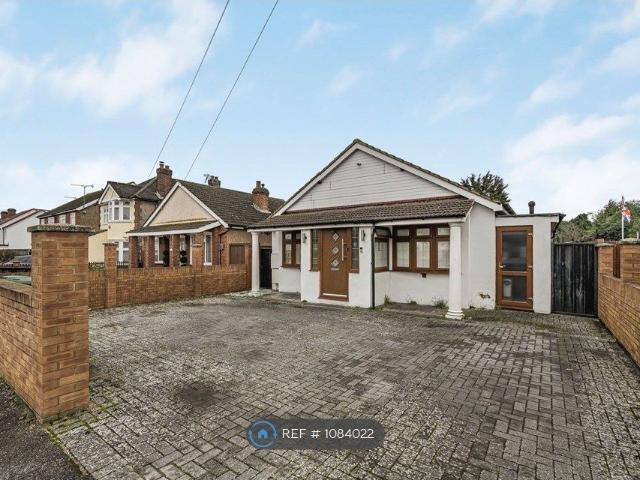 School Road, Ashford TW15, 4 bed bungalow to rent, £2,600 pcm | PrimeLocation