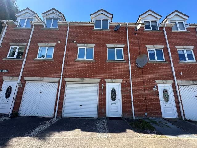School Road, Great Yarmouth NR30, 3 bed town house to rent, £1,200 pcm | PrimeLocation
