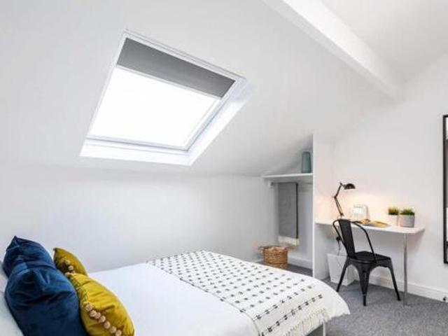 School View, Leeds, 6 Bedroom House