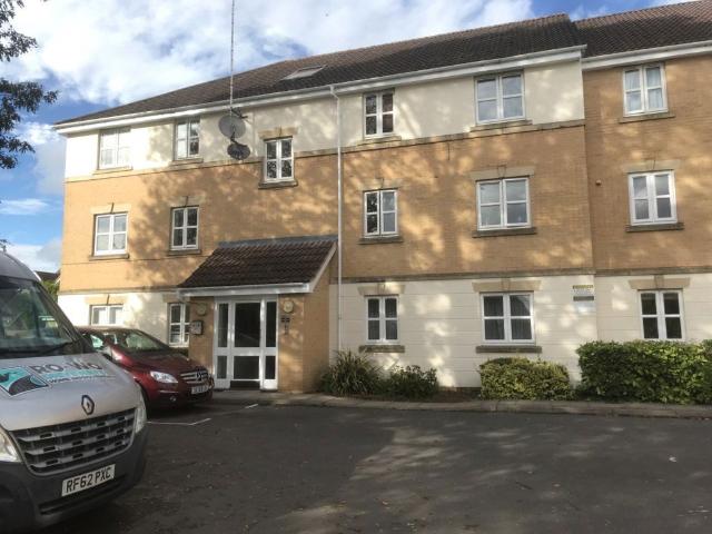 Scholars Walk, Langley, Slough SL3, 2 bed flat to rent, £1,400 pcm | PrimeLocation
