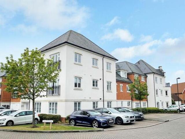 Scholars Walk, Longhurst House, Horsham, 2 Bedroom Flat
