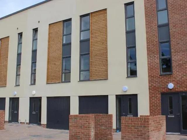 Scholars Way, London, RM8 2FN, United Kingdom | 4 bed townhouse for rent #167394721 | Rentberry