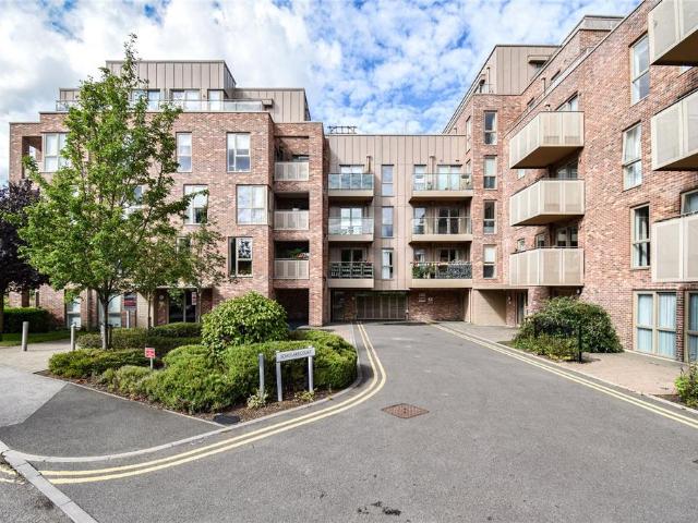 Scholars Court, Harrison Drive. 3 bed apartment to rent £2,550 pcm £588 pw