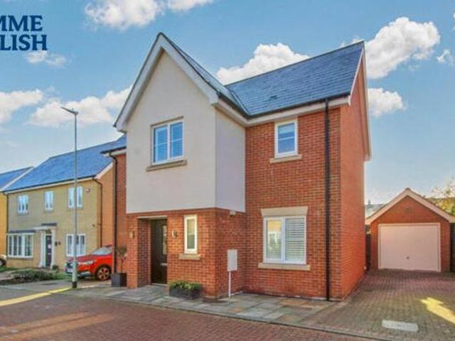 Scholars Crescent, Dunton Fields, 4 Bedroom Detached