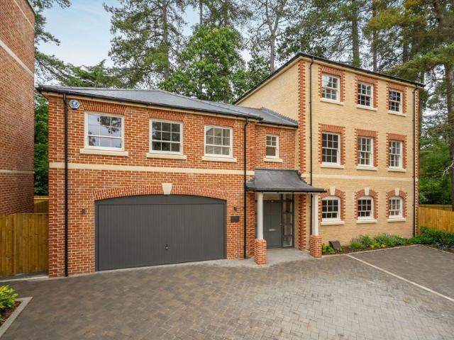 Scholars Row, Sunningdale 4 bed terraced house to rent £7,995 pcm £1,845 pw