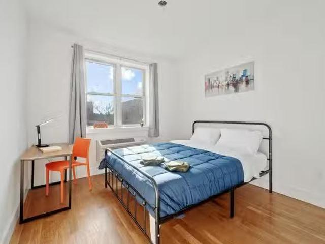 Scholes St, Brooklyn, NY