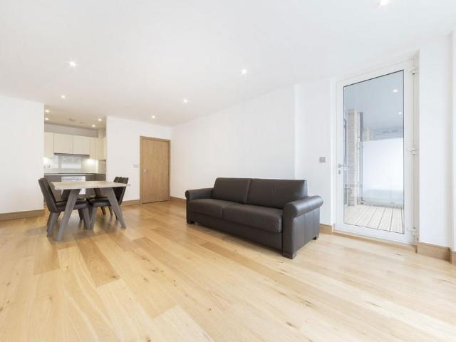 Sclater Street, London E1 1 bed flat to rent £2,600 pcm £600 pw