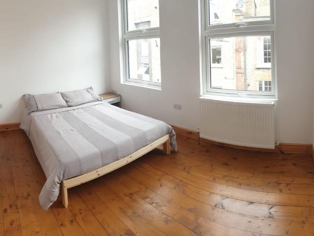 Sclater Street, Shoreditch/Brick Lane E1, Room to rent, £1,075 pcm | PrimeLocation