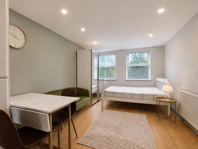 Scrubs Lane, Willesden Junction / North Kensington W10, Studio to rent, £1,400 pcm | PrimeLocation