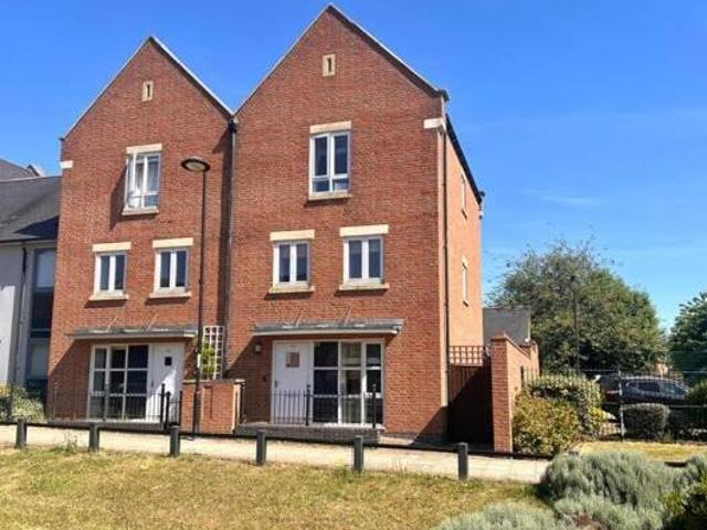 Scribers Drive, Upton, 5 Bedroom Town