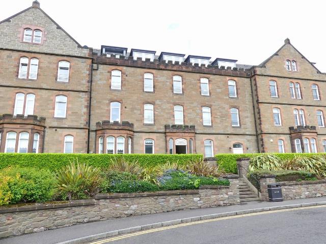 Scrimgeour Place, Dundee DD3, 2 bed flat to rent, £1,200 pcm | PrimeLocation
