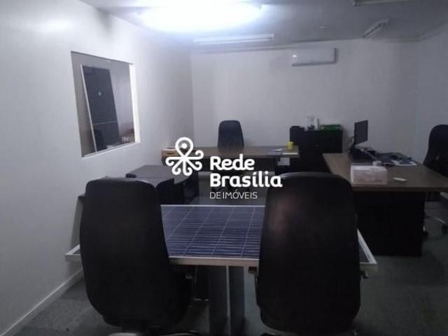 SCRN 716 Loja comercial vazada com recepção Asa Norte