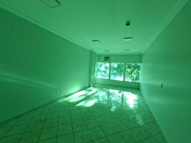 SCS, Ed. Arnaldo Villares, 4º andar, desocupada, com vista livre