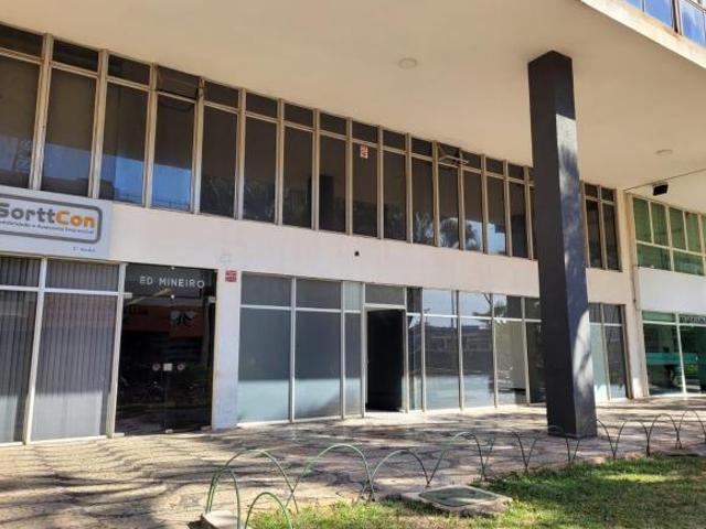 SCS Quadra 4 Prédio com 3 pisos