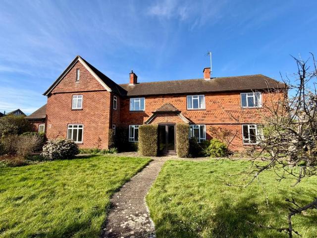 Scutts Cottage, Borough Court Road. 5 bed detached house to rent £3,995 pcm £922 pw