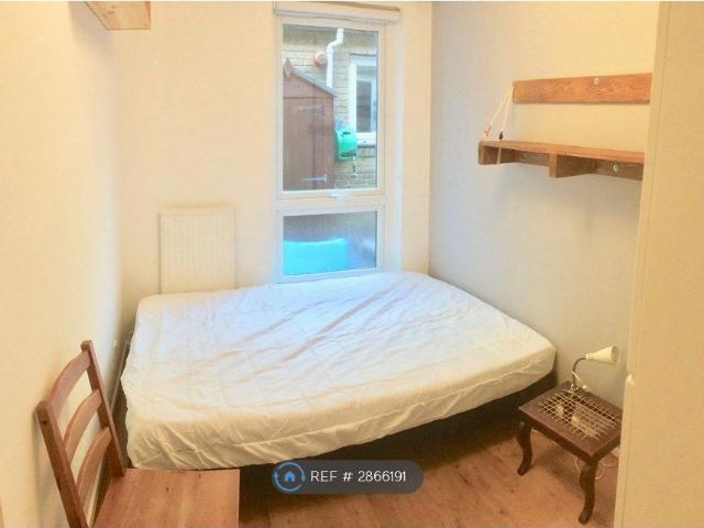 Samuel Close, London E8, Room to rent, £640 pcm | PrimeLocation