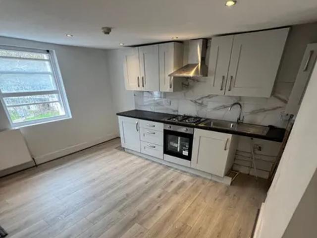 Samuel Street, London, SE18 5AH, United Kingdom | 2 bed apartment for rent #167381034 | Rentberry