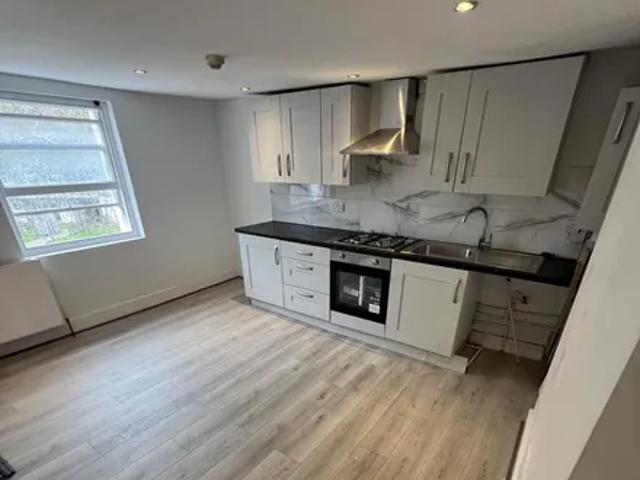 Samuel Street, London, SE18 5AH, United Kingdom | 2 bed apartment for rent #167888876 | Rentberry