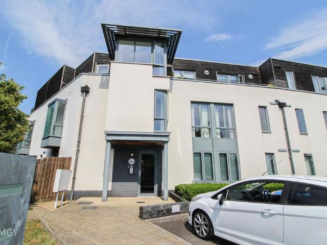 Samuels Crescent, Cardiff, CF14 2 bed flat to rent £1,150 pcm £265 pw