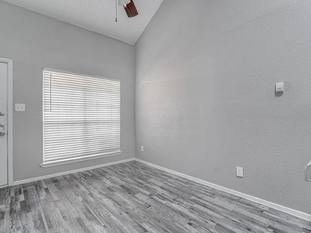 Sam Maverick Apartments 1 Bedroom Apartment for Rent at 711 Grand Ct, Arlington, TX 76013