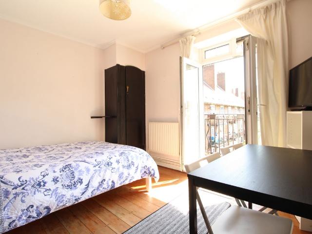 Samford House, Charlotte Terrace, Islington N1, 3 bed flat to rent, £3,100 pcm | PrimeLocation