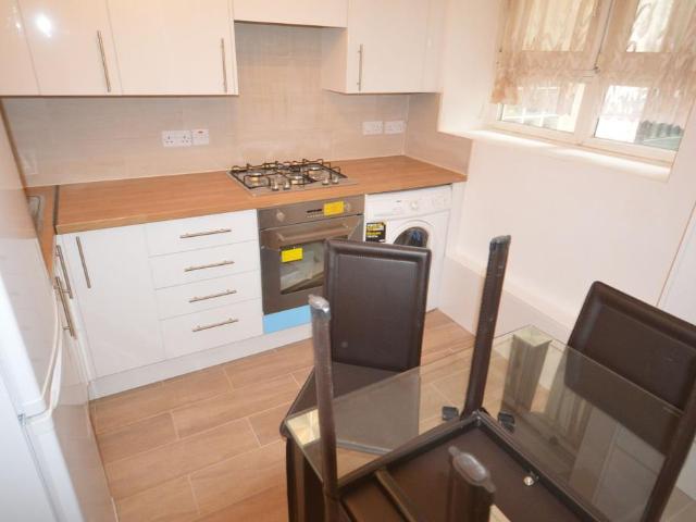 Samford House, London 3 bed flat to rent £4,000 pcm £923 pw