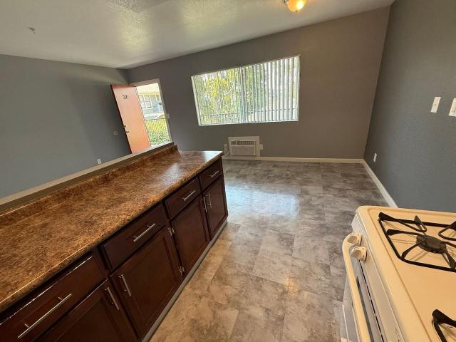 Santa Ana Birch Apartments 1 Bedroom Apartment for Rent at 420 S Birch St, Santa Ana, CA 92701 Heninger Park