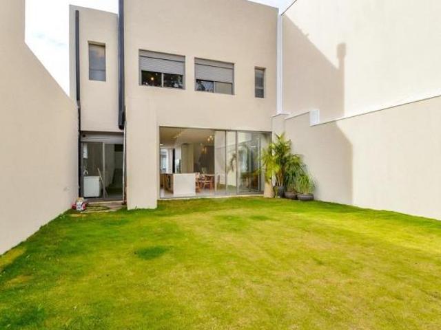 Santa Cândida Casa de alto padrão em cond. fechado 3 suites 4 vagas 263m2 privativos