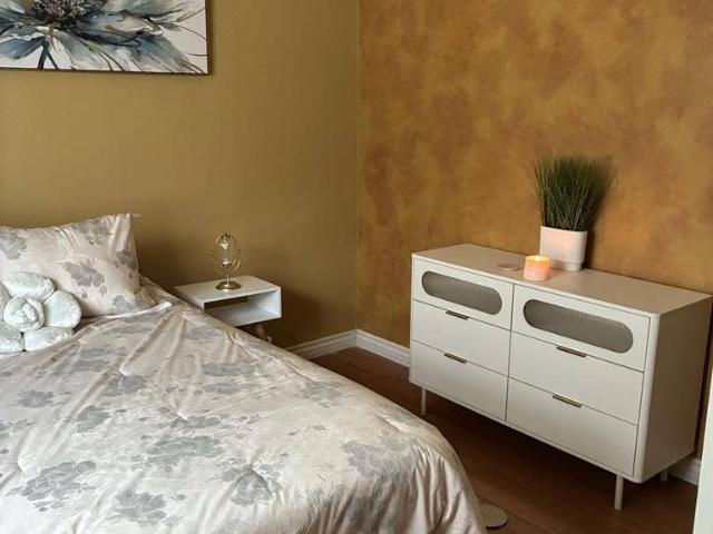 Santa Clarita room!