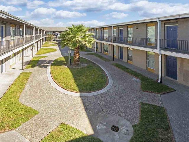 Santa Monica 2 Bedroom Apartment for Rent at 7001 Hillcroft Ave, Houston, TX 77081 Gulfton