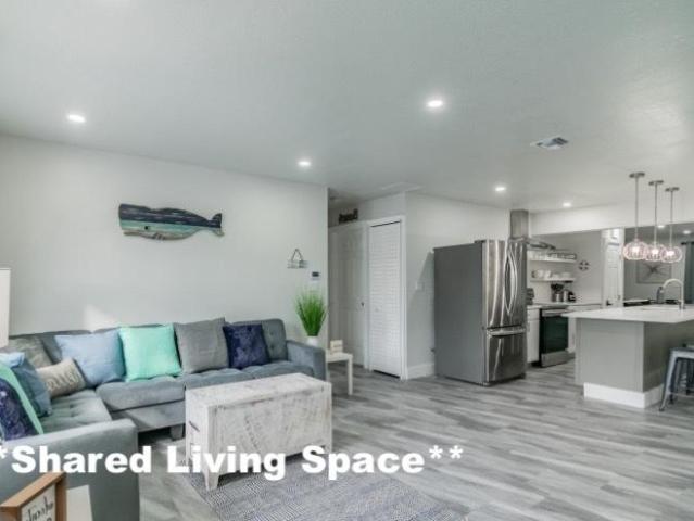 Santa Monica CA 90404 57110440