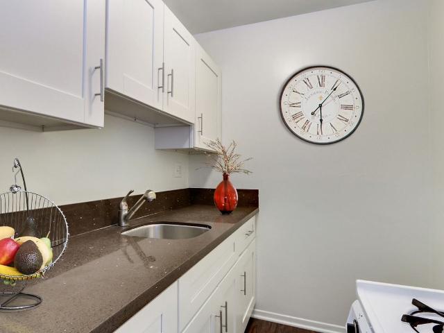 Santa Monica Biltmore Studio Apartment for Rent at 1240 Yale St, Santa Monica, CA 90404 Mid City