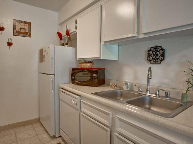 Santa Rosa 2 Bedroom Apartment for Rent at 901 W Columbus St, Bakersfield, CA 93301 Homaker Park