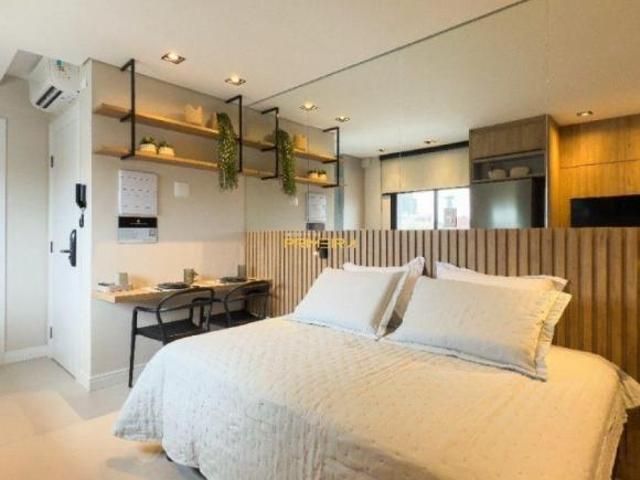 Santi Studio no Mercês com 20m² privativos mobiliado