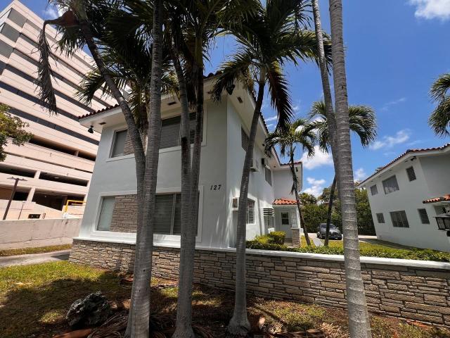 Santillane | Coral Gables Residential / near Business District – North Ponce/Douglas area 1 Bedroom Apartment for Rent at Santillane Ave, Coral Gables, FL 33134 Douglas
