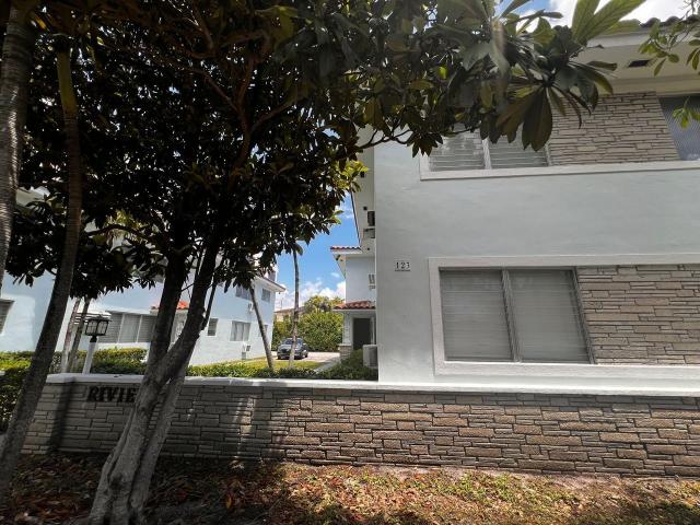Santillane | Coral Gables Residential / near Business District – North Ponce/Douglas area 1 Bedroom Apartment for Rent at Santillane Ave, Coral Gables, FL 33134 Douglas