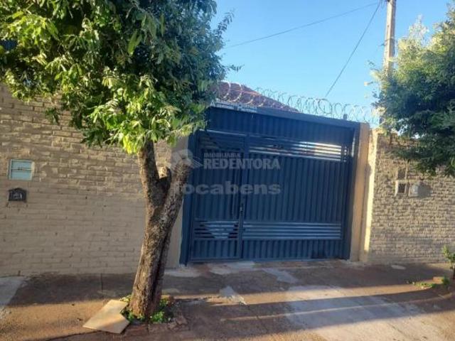 Santo Antonio, Casa na Frente com 3 Quartos, 1 Banheiro, Sala / Cozinha, com varanda