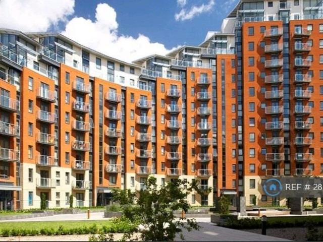 Santorini, Leeds, LS12 3 bed flat to rent £1,800 pcm £415 pw